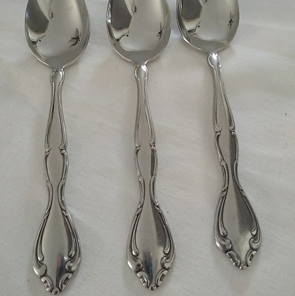 Oneida | Dining | Oneida Cantata 3 Soup Spoons Glossy Stainless | Poshmark